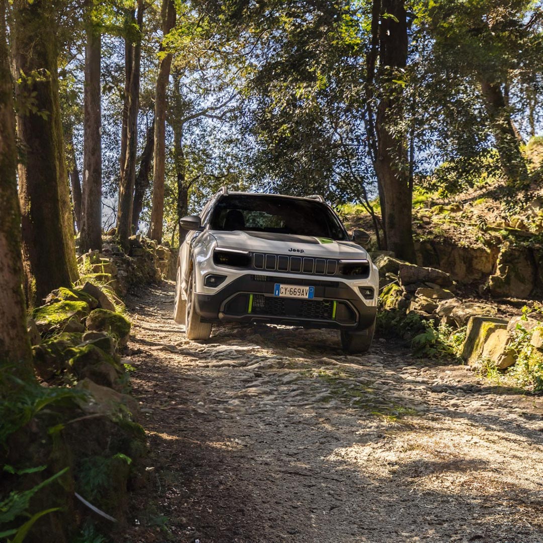 Jeep Avenger 4xe debutta su strada - Gruppo Ghedini Automobili